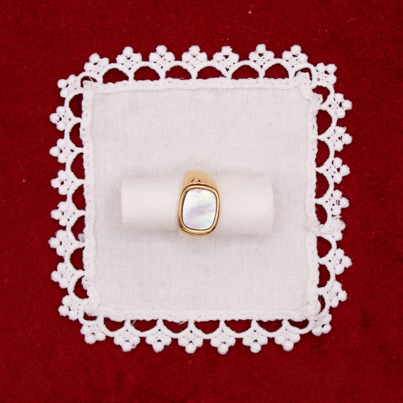 Eleanor Ring – The White Room
